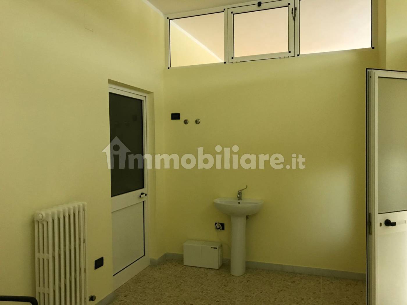 Locale commerciale in Vendita