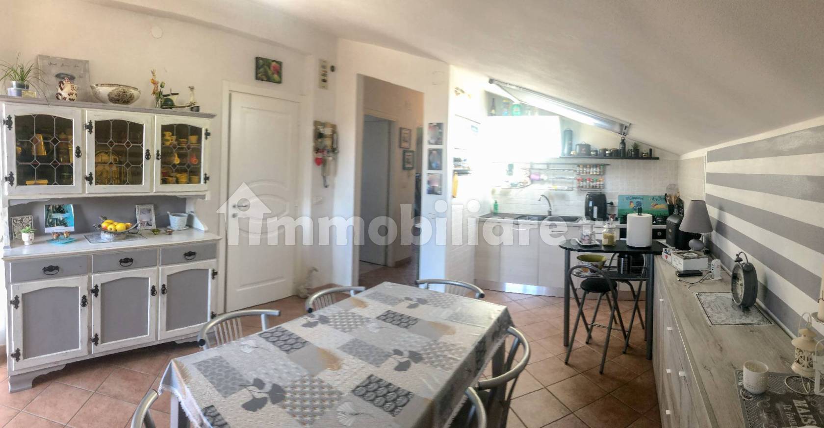 Trilocale ottimo stato, secondo piano, Avenza, Carrara