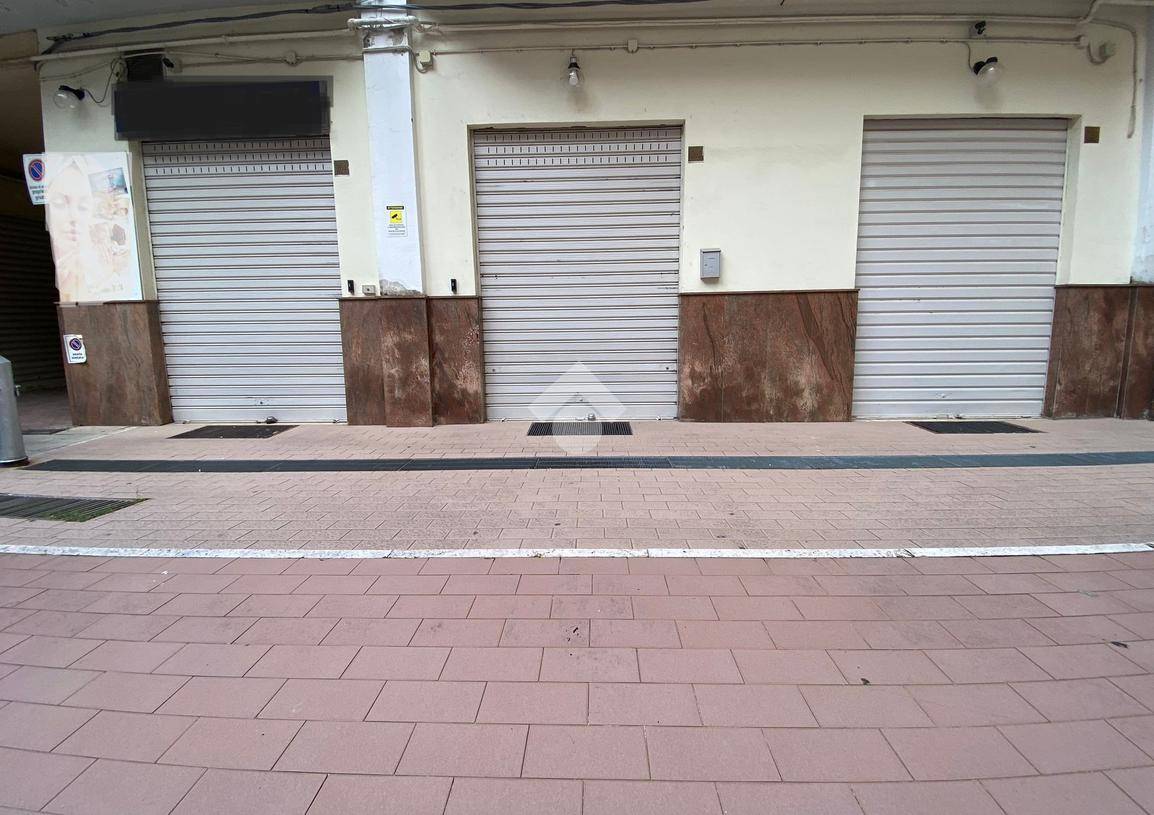 Locale commerciale in Vendita