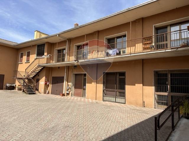 Quadrilocale via Piave 6, Centro, Castronno