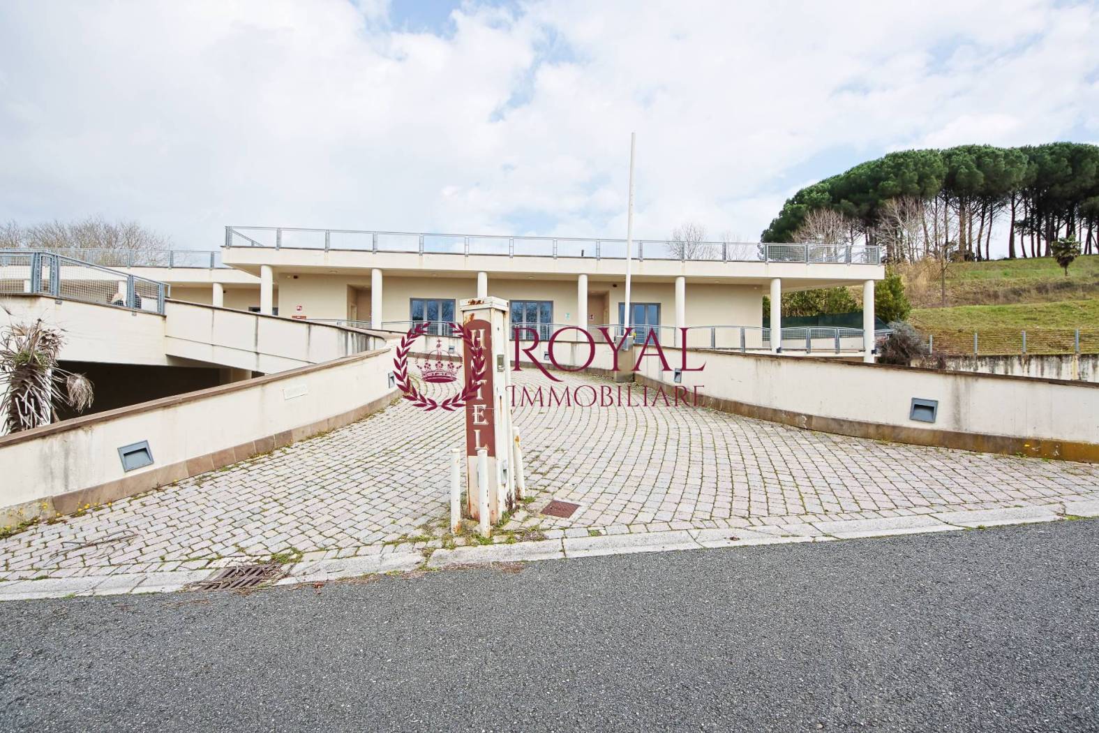 Locale commerciale in Vendita