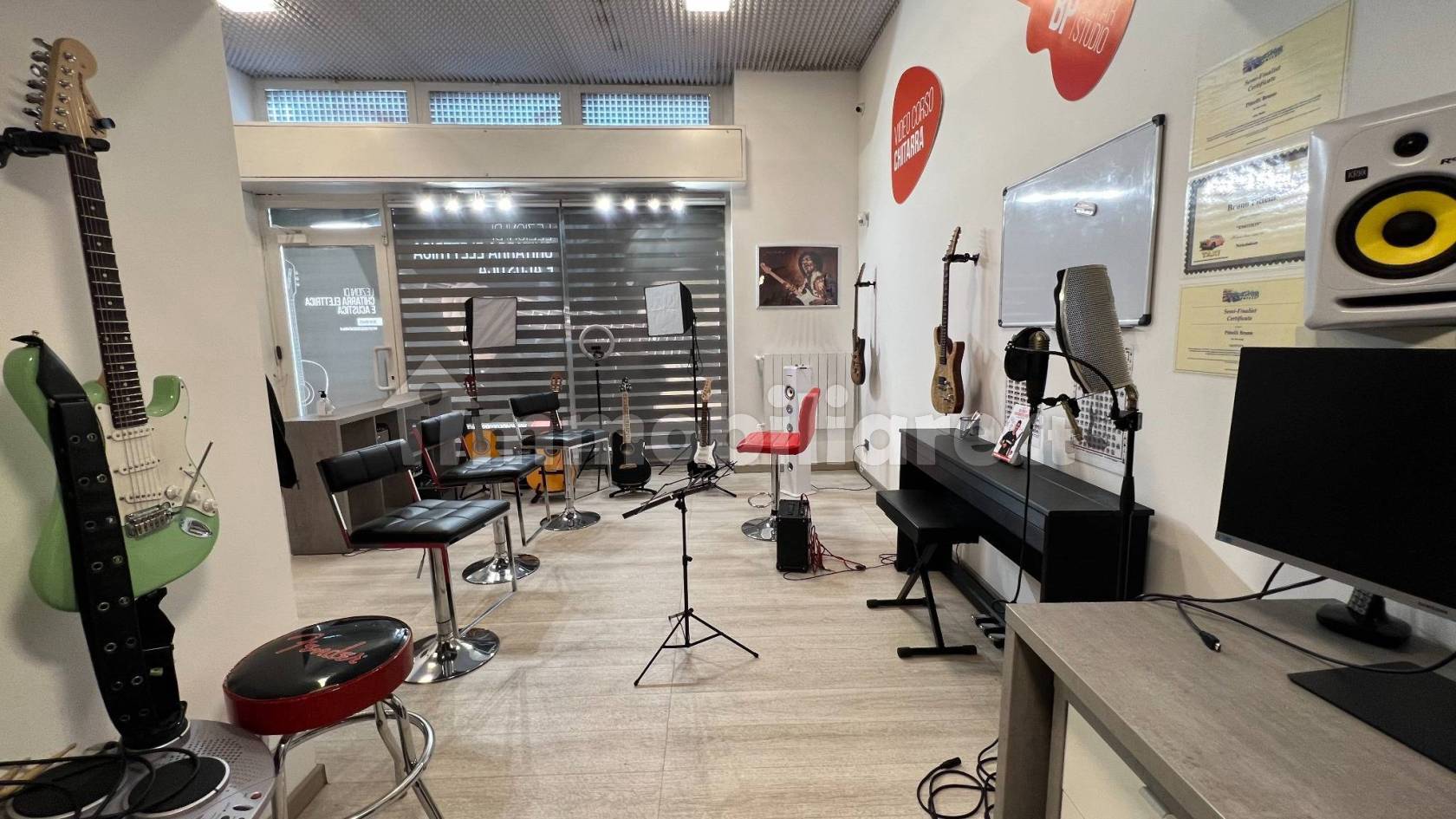 Locale commerciale in Vendita