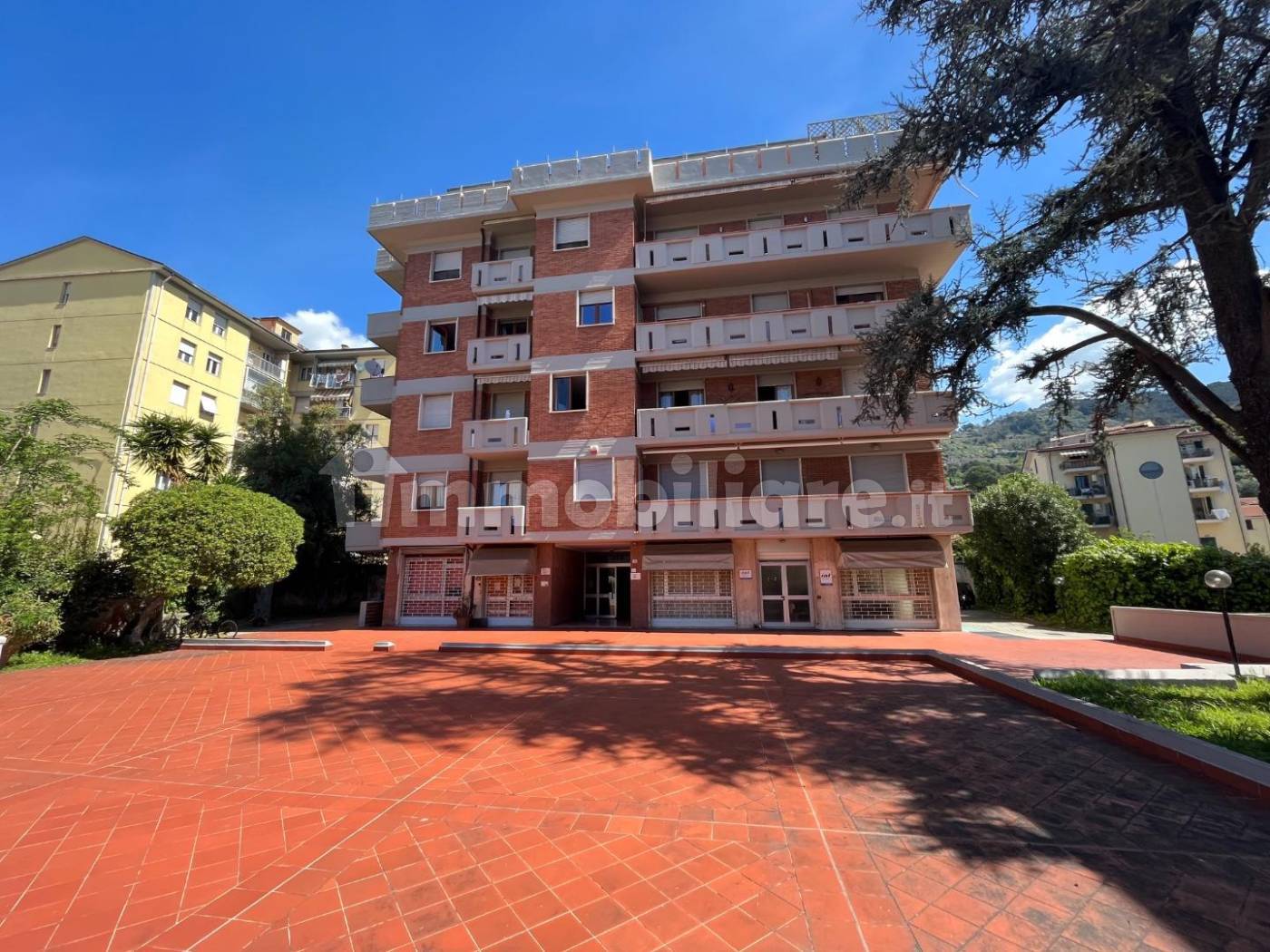 Trilocale via Democrazia, 21, Centro, Massa