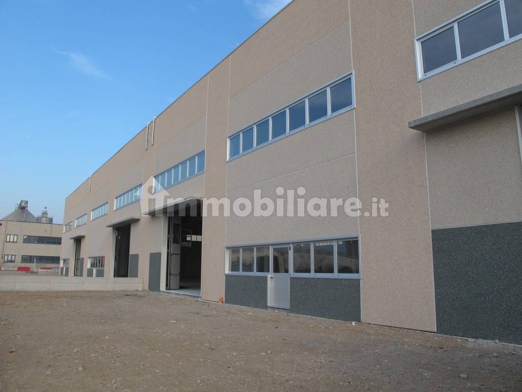 Capannone in Vendita