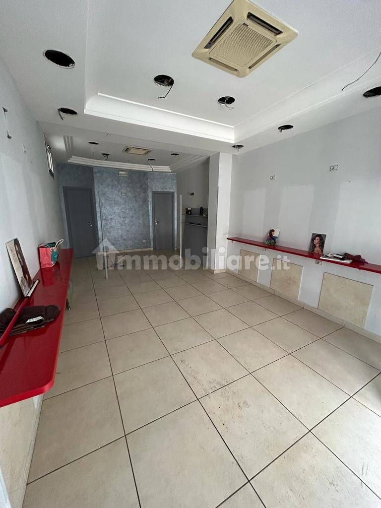 Locale commerciale in Vendita