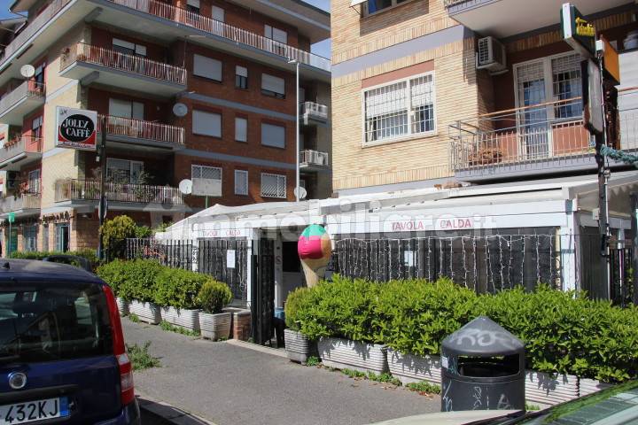 Locale commerciale in Vendita