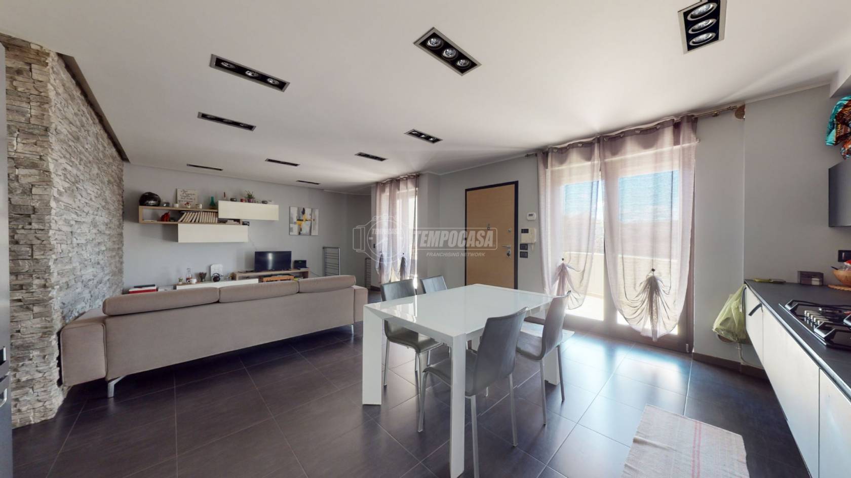 Trilocale Strada Gioia Canale, Turi