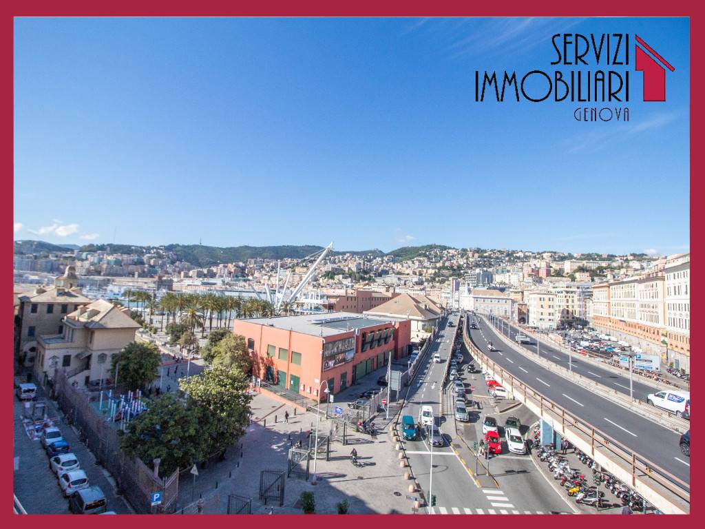 Trilocale piazza Camillo Benso di Cavour, Molo, Genova