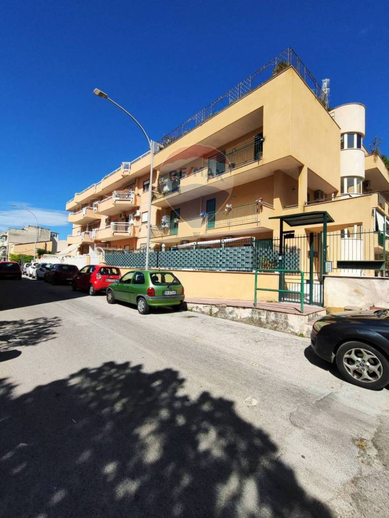 Quadrilocale via Ungheria 77, Centro, Santa Flavia