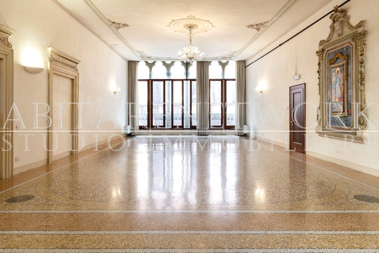 Appartamento buono stato, primo piano, Piazze - Duomo, Padova