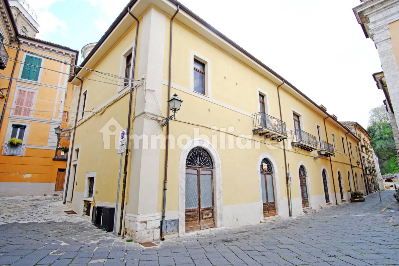 Negozi - locali commerciali e Appartamenti di nuova costruzione a Isola del Liri