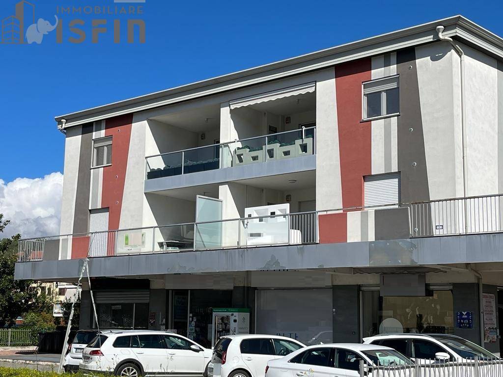 Locale commerciale in Vendita