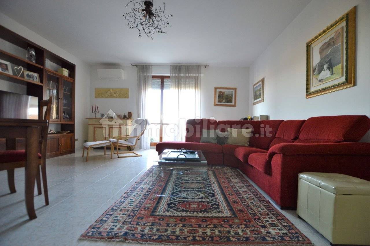 Appartamento via Giuseppe Garibaldi, Belvedere Ostrense