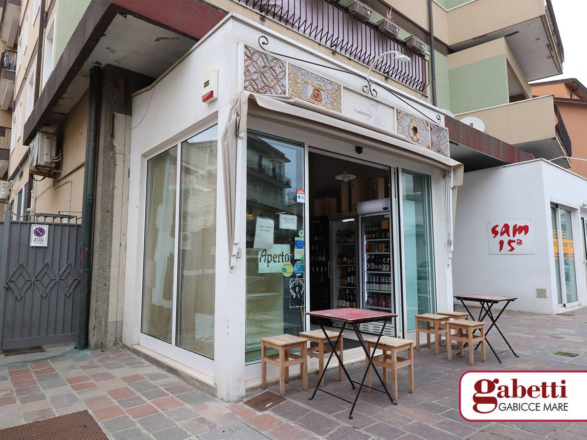 Locale commerciale in Vendita