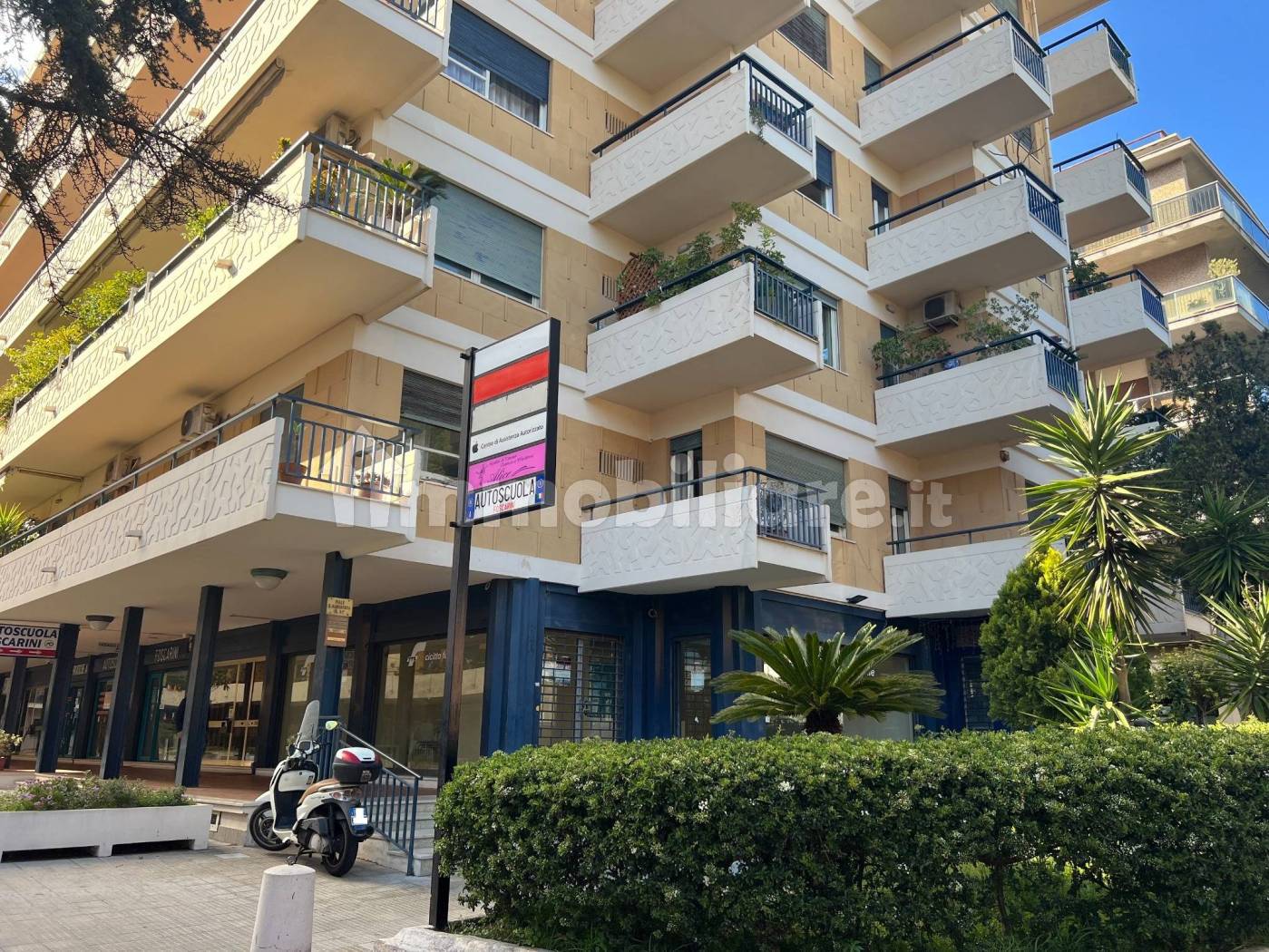 Locale commerciale in Vendita