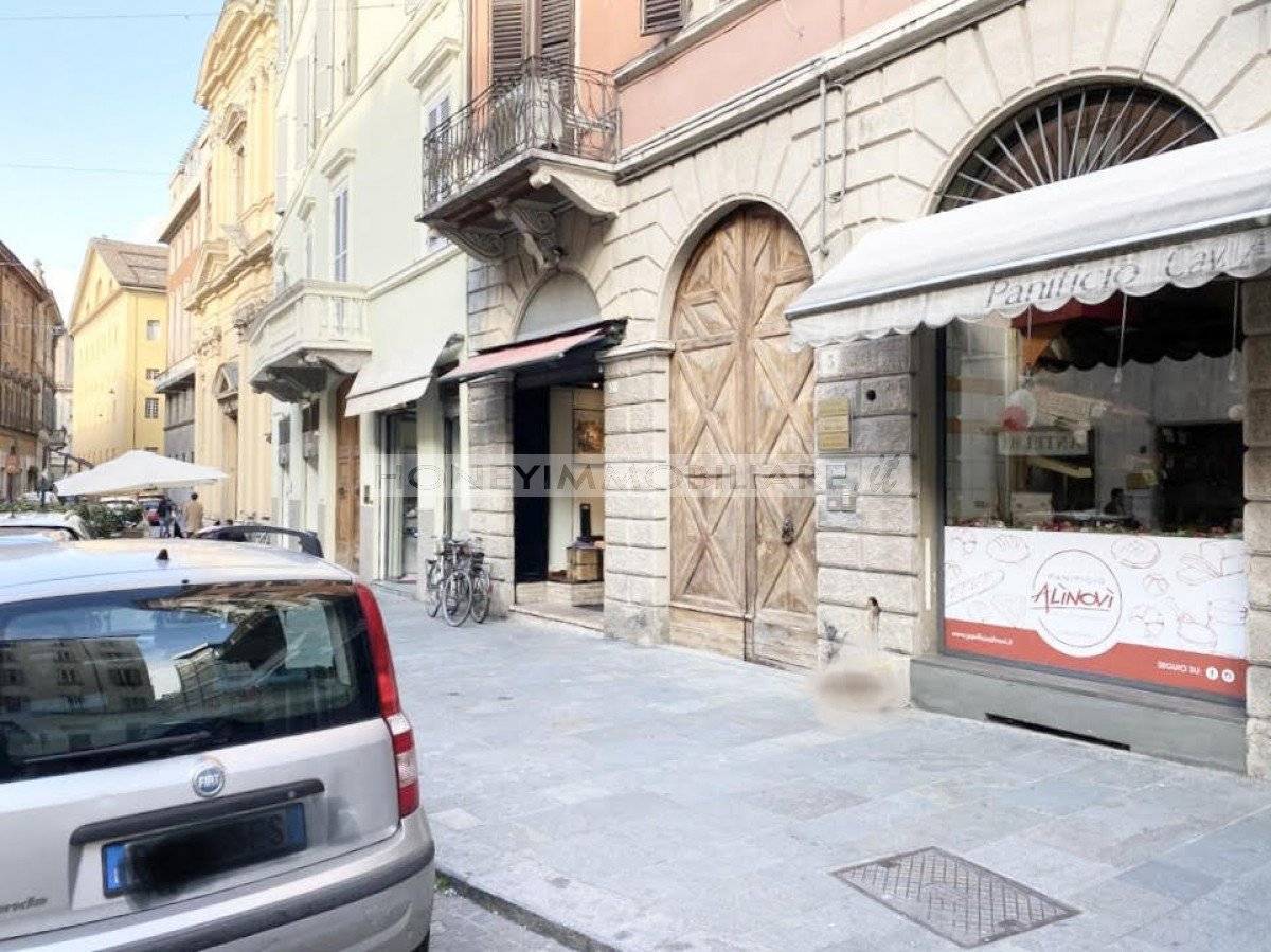 Locale commerciale in Vendita