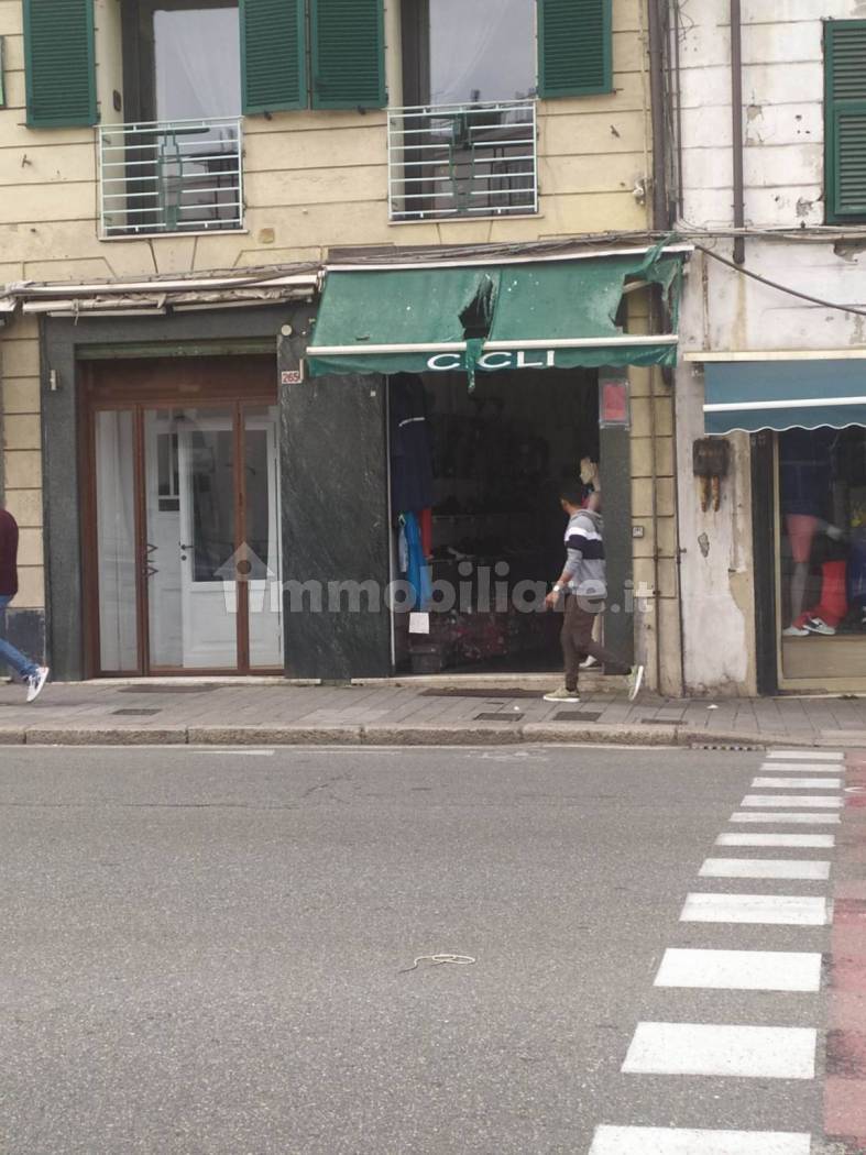Locale commerciale in Vendita