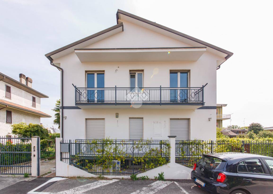 Quadrilocale via 4 Novembre, Centro, Arese