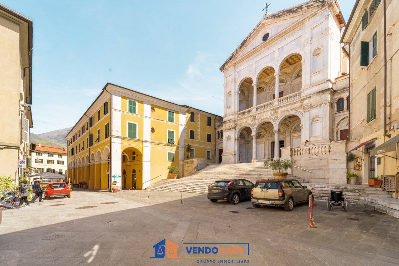 Locale commerciale in Vendita