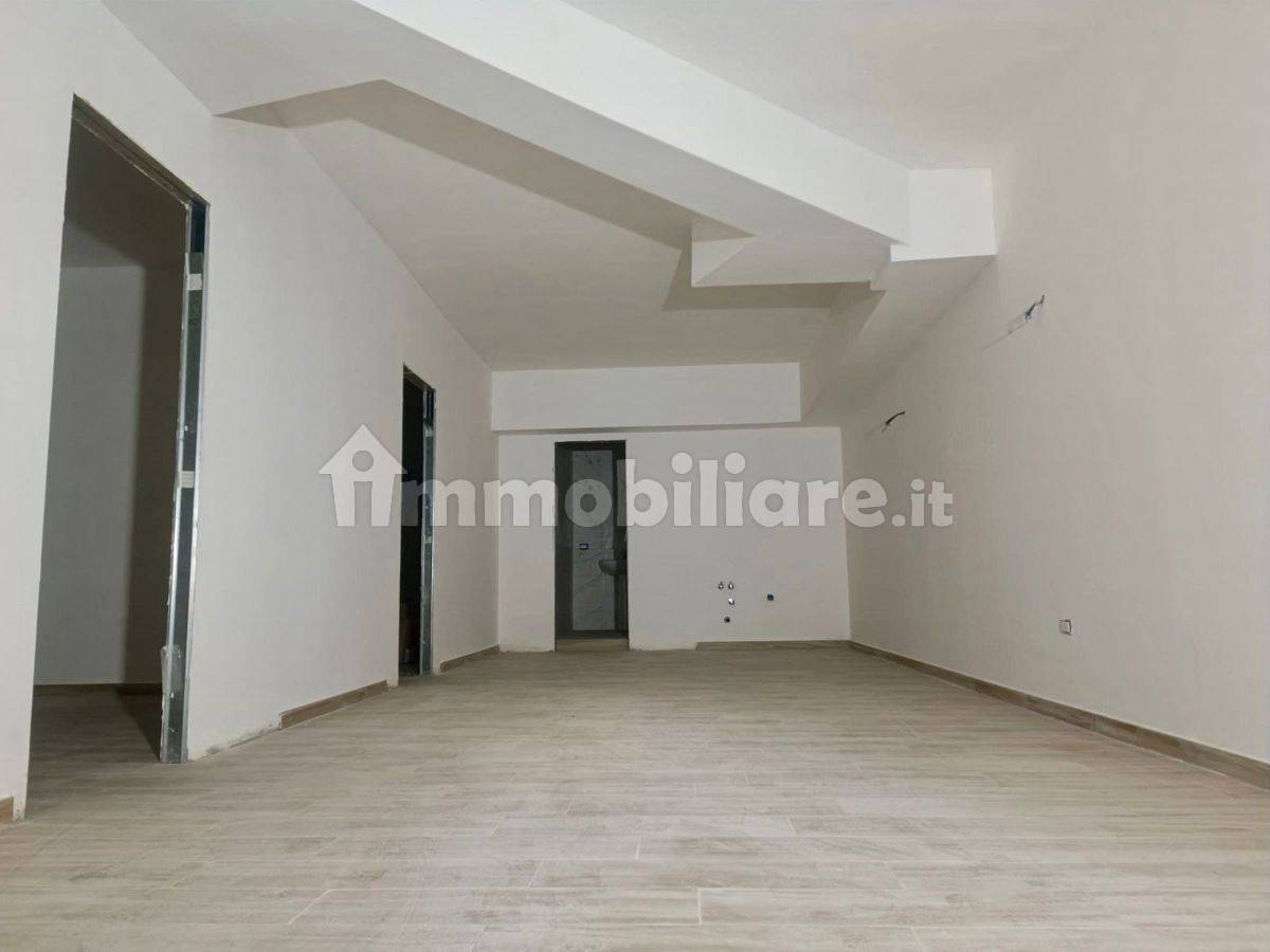 Locale commerciale in Vendita