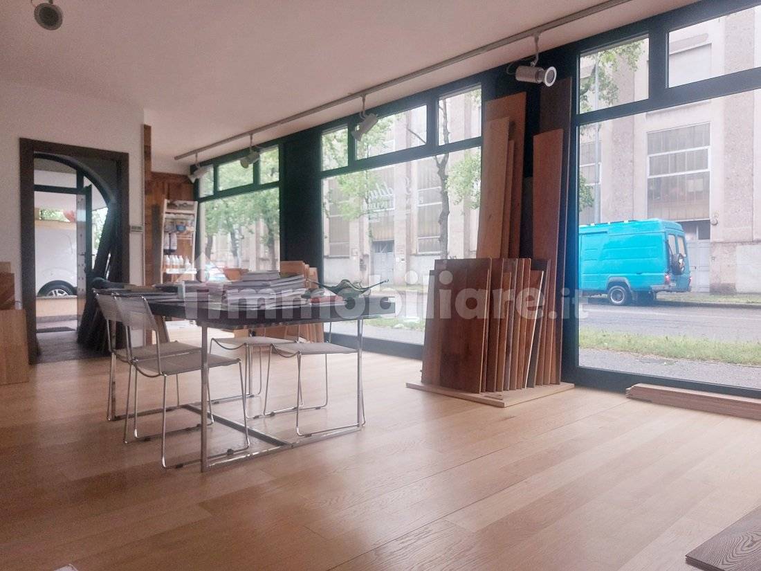 Locale commerciale in Vendita