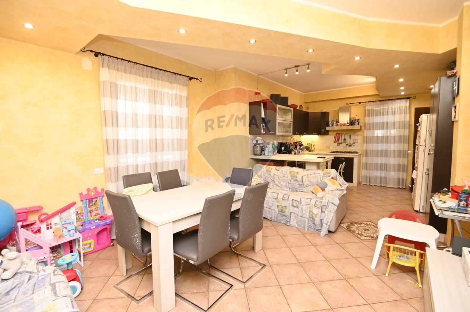 Quadrilocale viale dello sport 12, Camporotondo Etneo