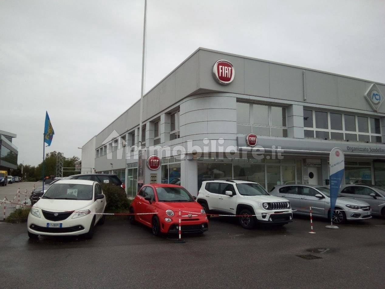 Locale commerciale in Vendita