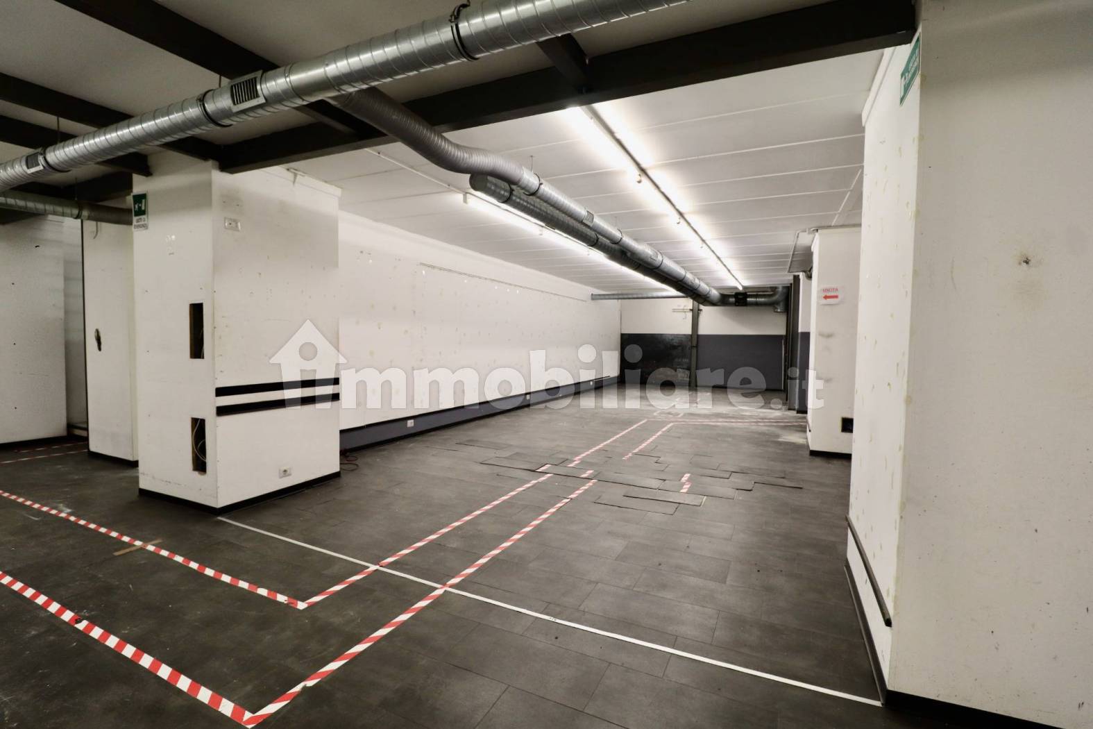 Locale commerciale in Vendita