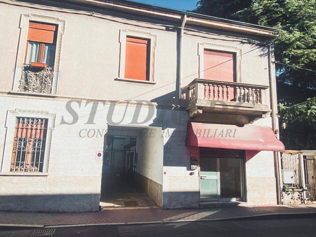 Locale commerciale in Vendita