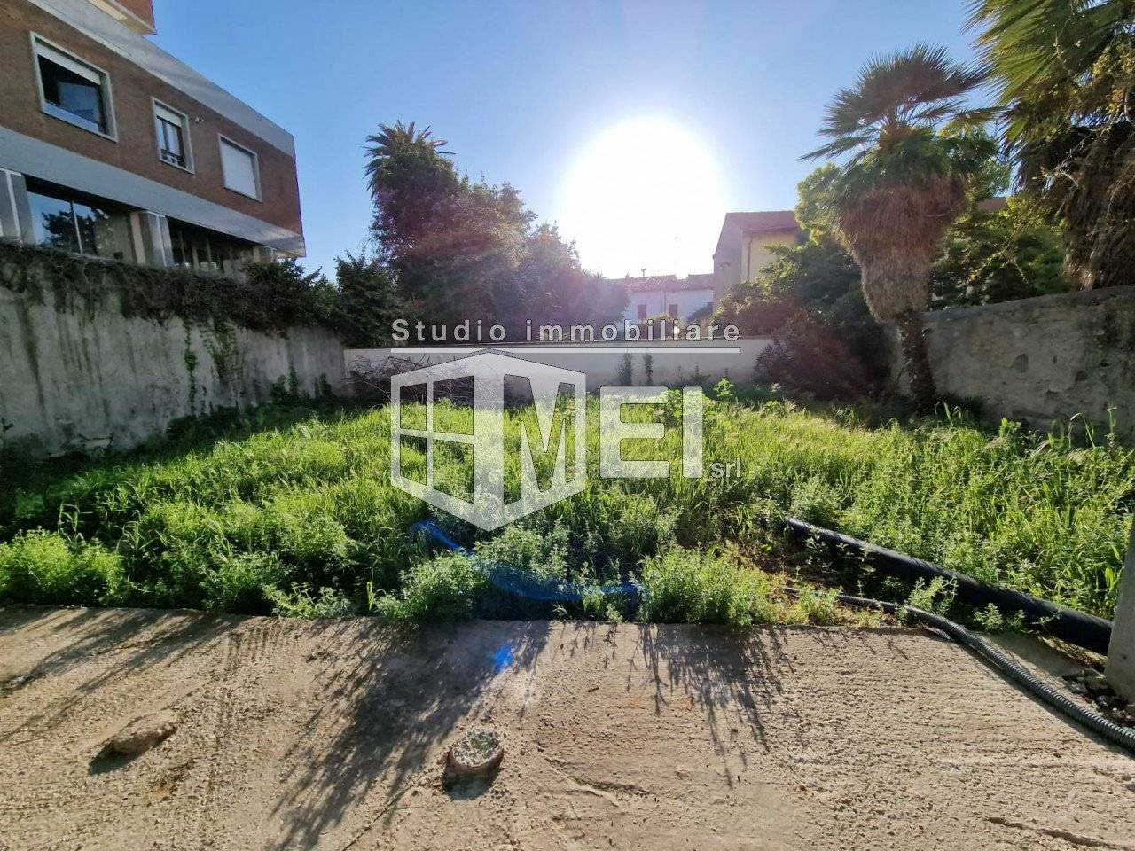 Locale commerciale in Vendita