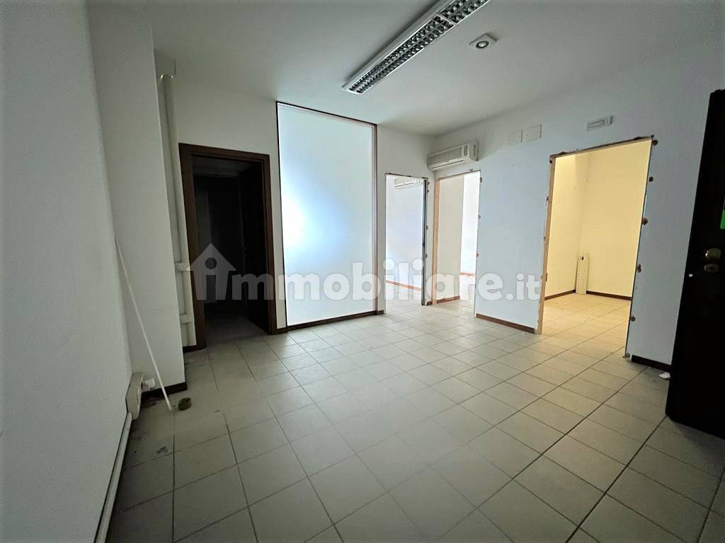 Locale commerciale in Vendita