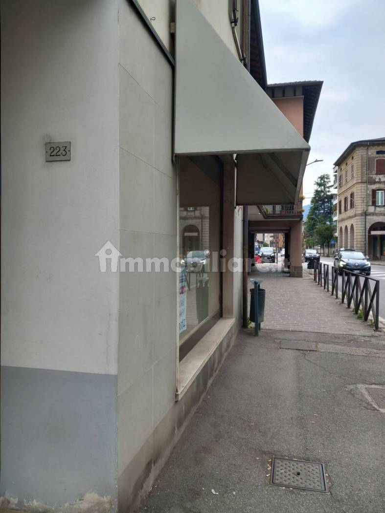 Locale commerciale in Vendita