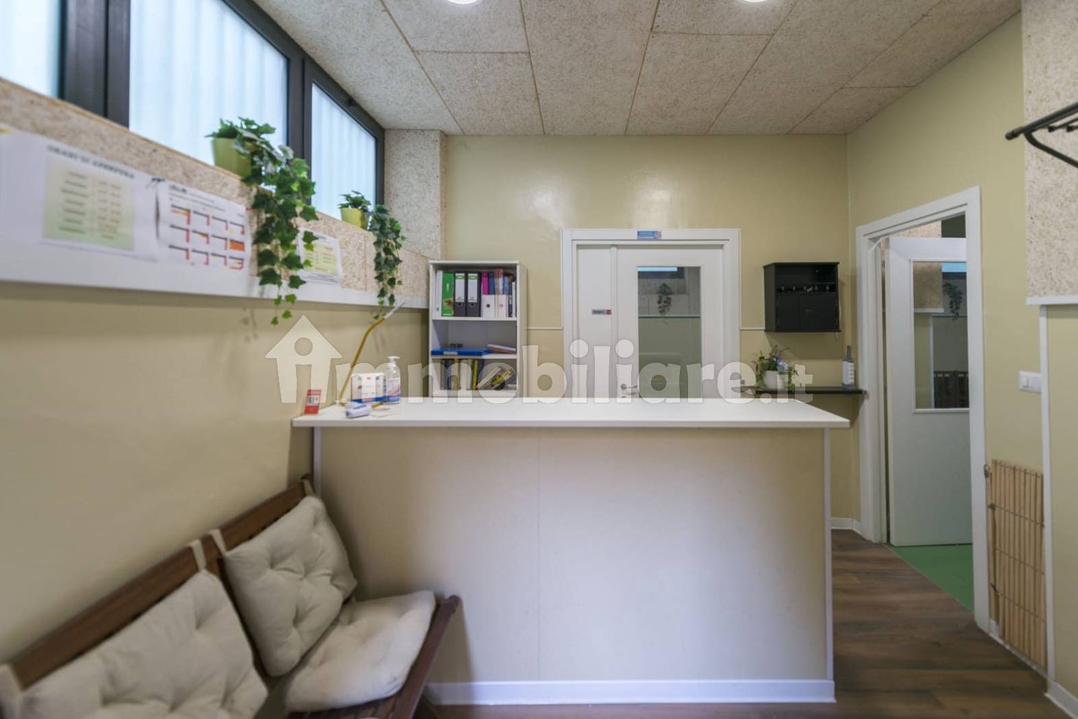 Locale commerciale con laboratorio in Vendita