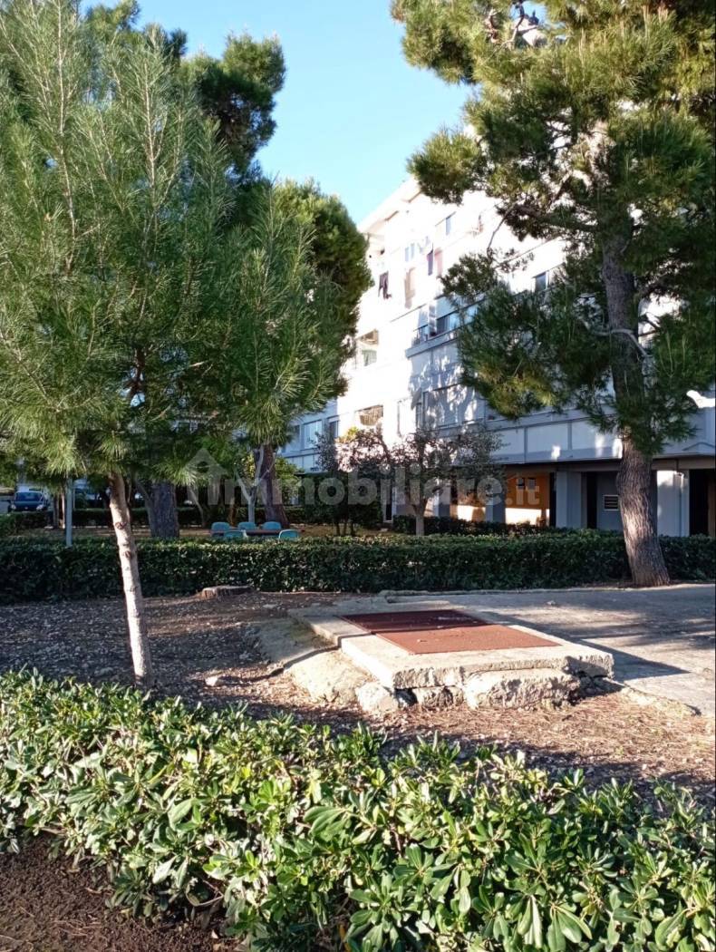 Trilocale largo Amedeo Avogadro 16, Perrino - San Pietro, Brindisi