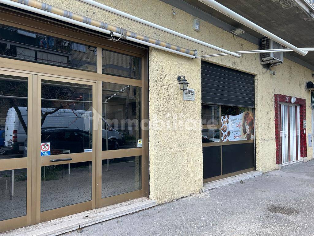 Locale commerciale in Vendita