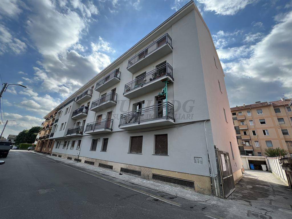 Bilocale via Padova, Centro, Limbiate