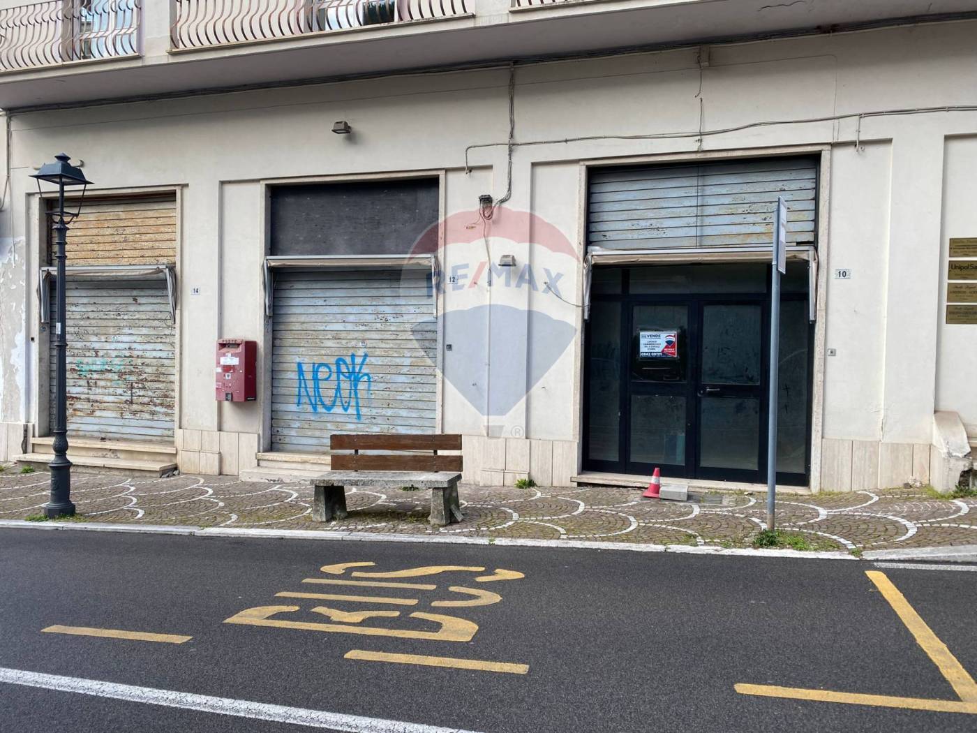 Locale commerciale in Vendita