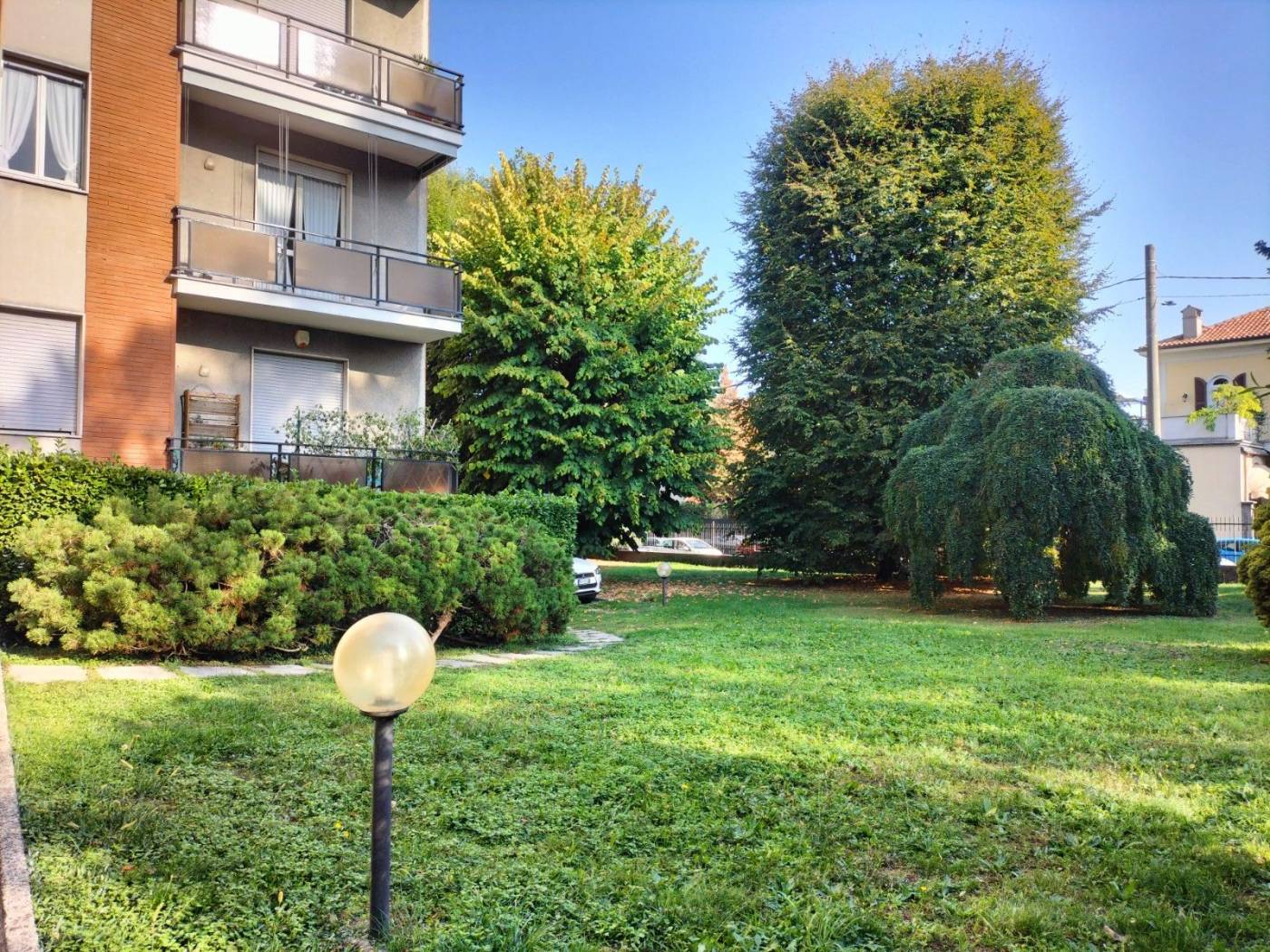 Trilocale via Antonio Rezzonico, Centro, Carate Brianza