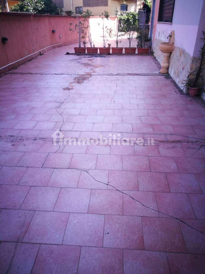 Locale commerciale in Vendita