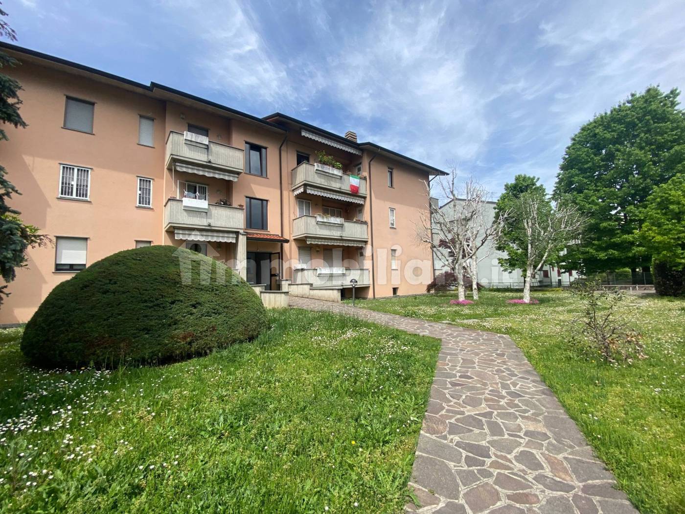 Trilocale via Andrea Mantegna 7, Villasanta