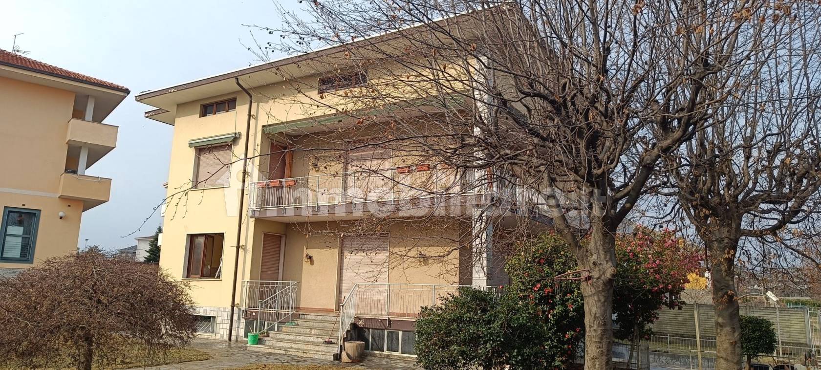 Quadrilocale via Gozzano, Centro, Borgomanero