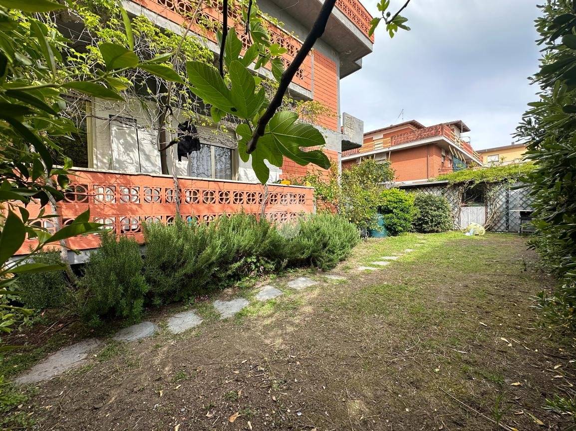 Quadrilocale via delle Pinete 68, Marina di Carrara, Carrara