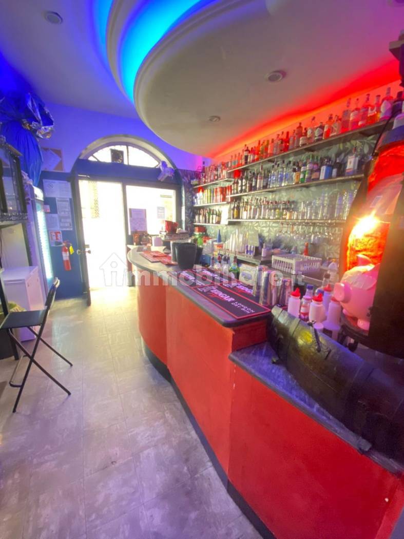 Locale commerciale in Vendita