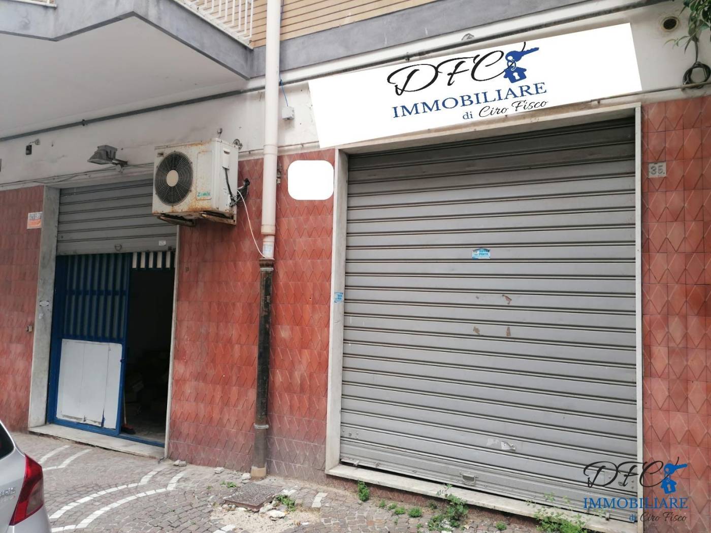 Locale commerciale con laboratorio in Vendita