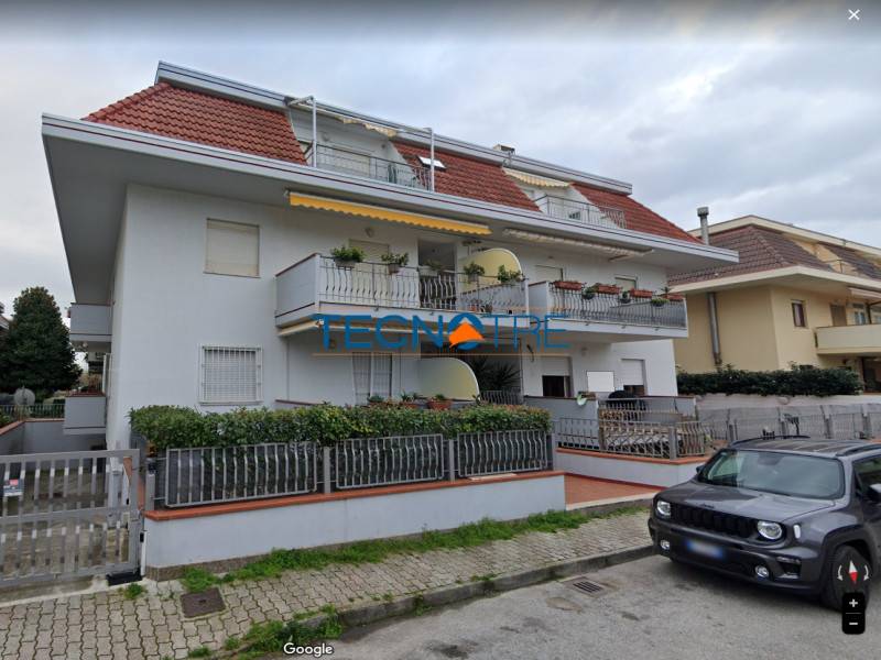 Trilocale via Ignazio Silone 60, Centro, Martinsicuro