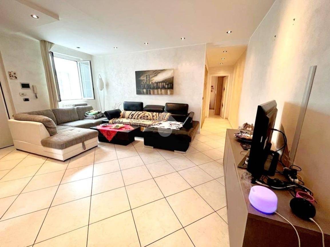 Trilocale via luca de samuele cagnazzi 4, Poggiofranco, Bari