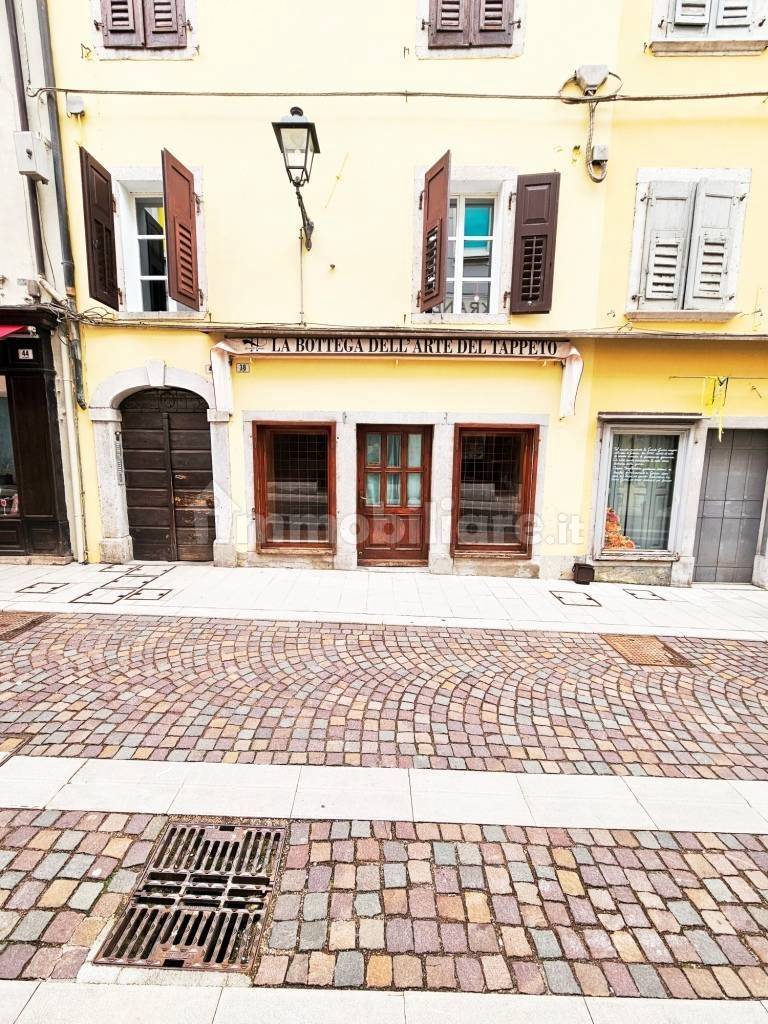 Locale commerciale in Vendita