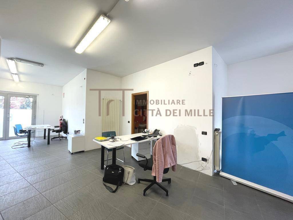 Locale commerciale in Vendita