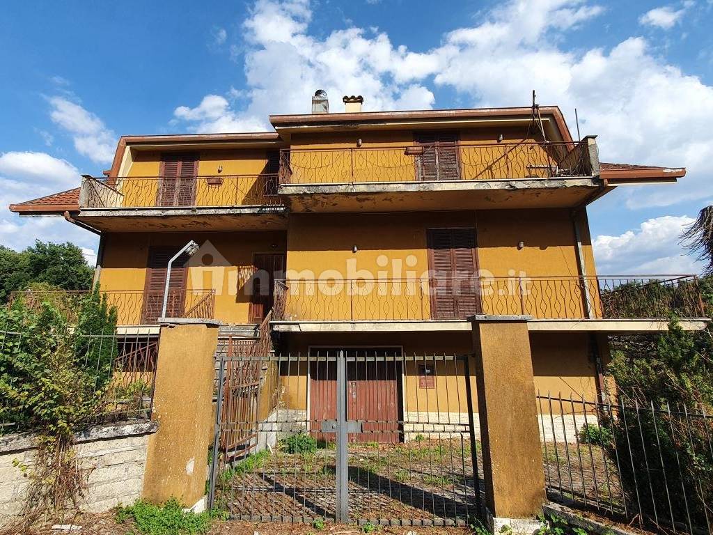 Sale Two-family villa in Contrada Tufo Varaccani Patrica. To be ...
