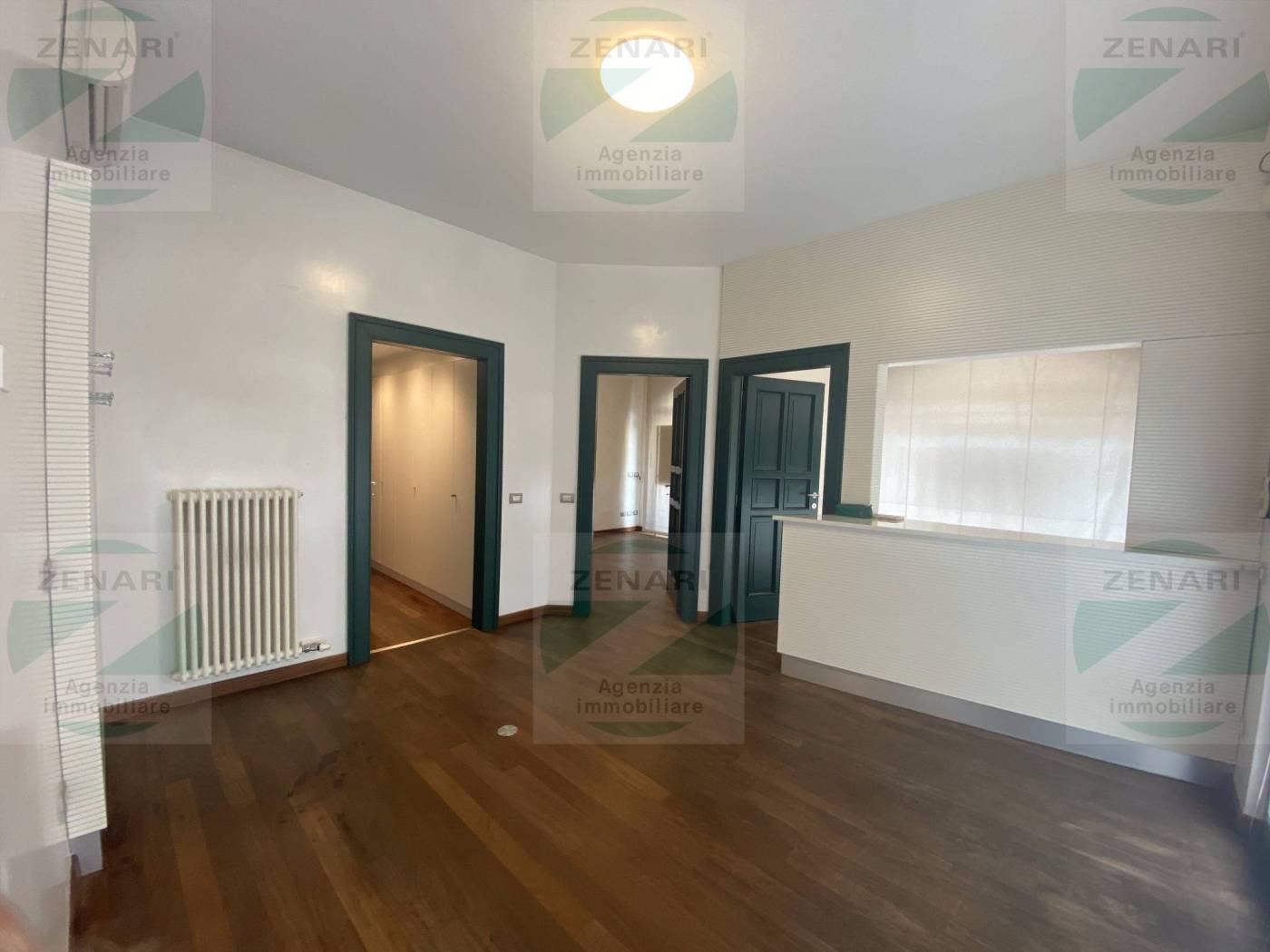 Locale commerciale in Vendita